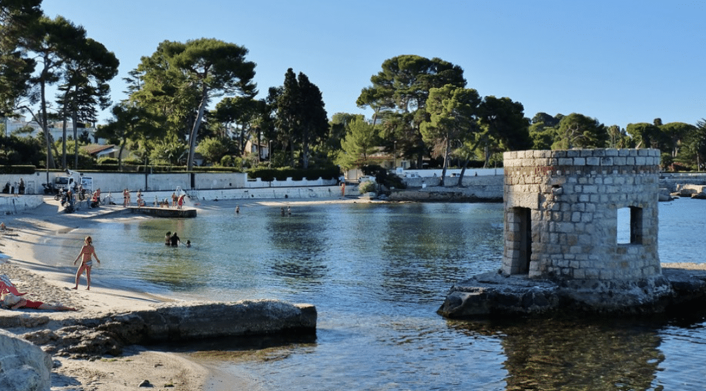 Visite guidée privée du street art à Antibes | CulturMoov